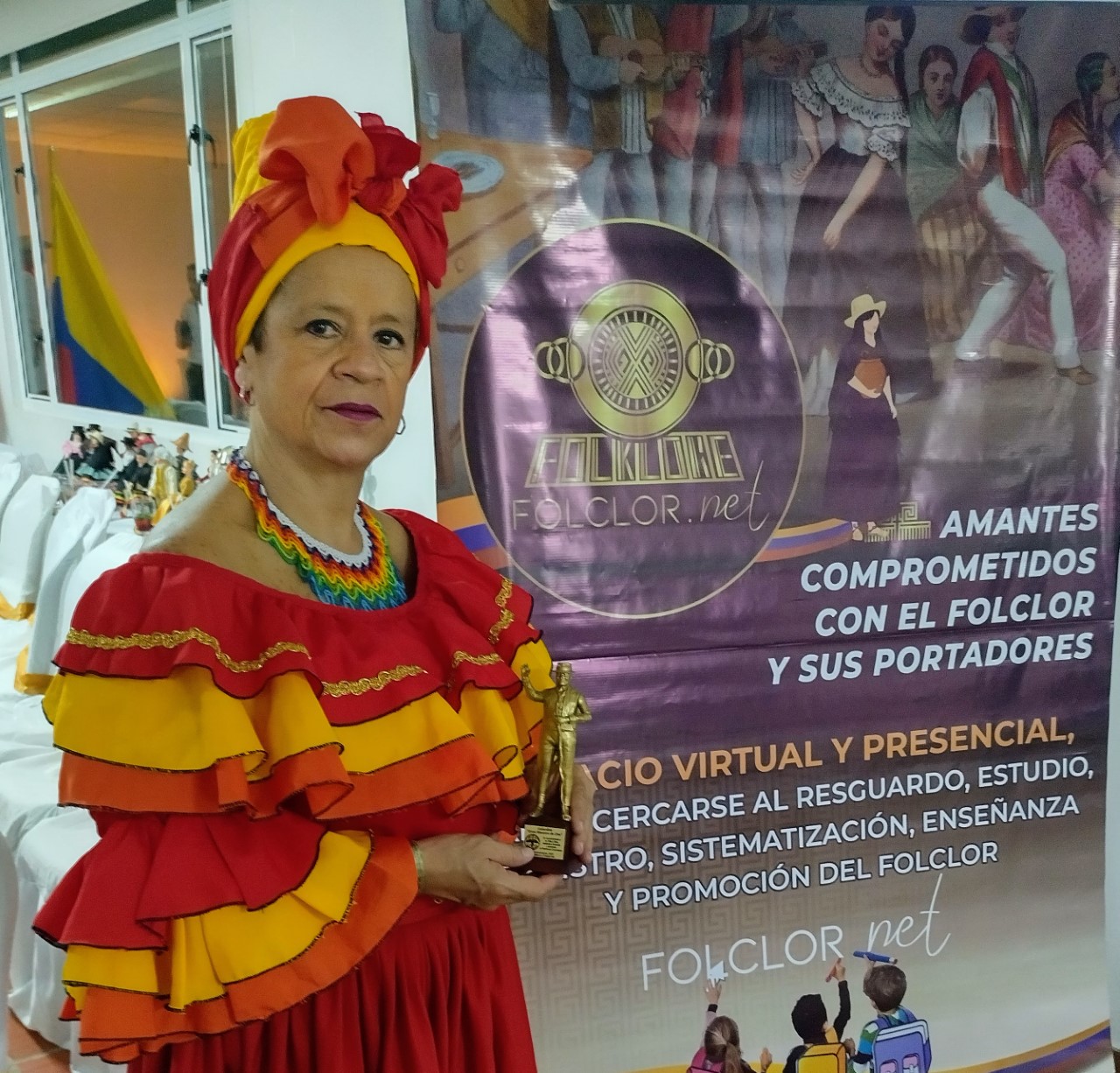 La maestra Maria Elisa Alfaro recibió el Galardón «Gran Maestro de Oro ...