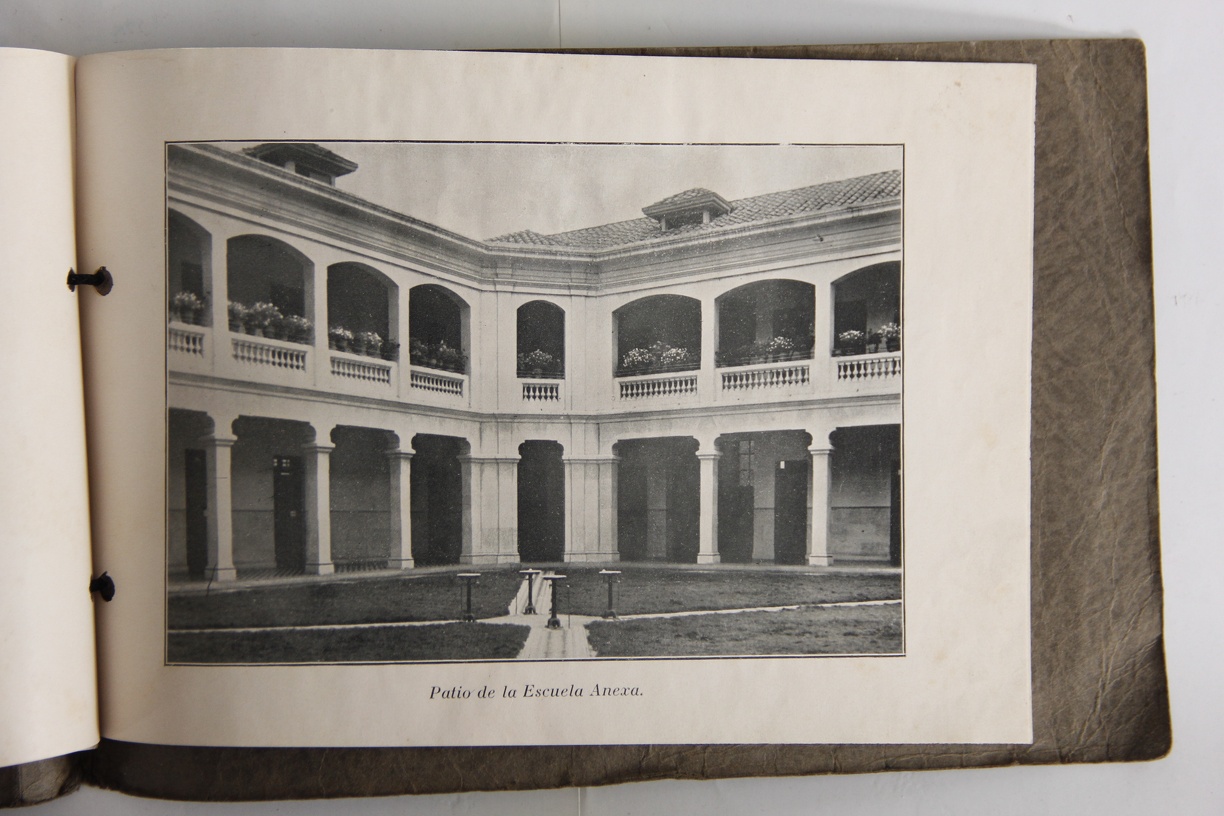 UPN 70 años - UPN - Educadora de Educadores